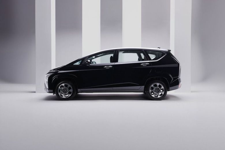 Hyundai Stargazer 2025 Images - View complete Interior-Exterior Pictures