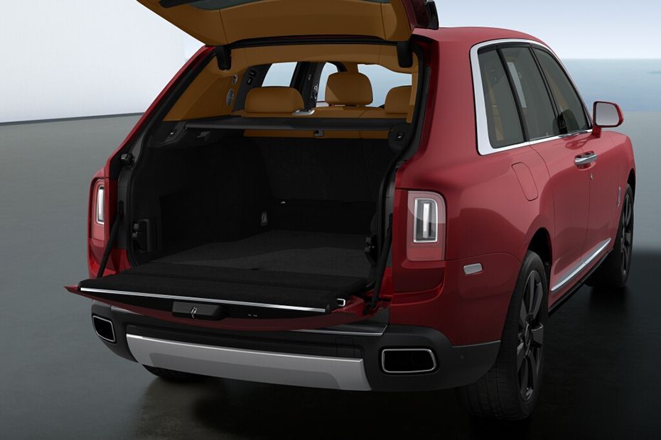 Discontinued Rolls Royce Cullinan Features & Specs