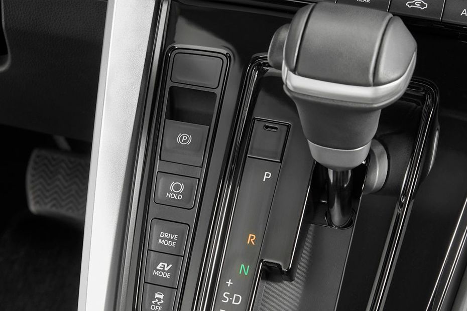 Toyota Innova Hycross 2024 Price in UAE - Reviews, Specs & October Offers