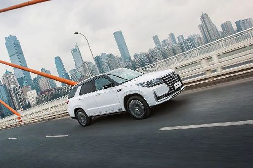 Changan CS95 vs Land Rover Discovery Sport